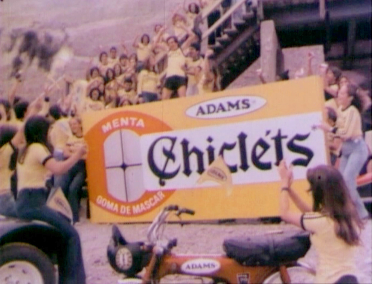 "Todos llevan el sabor y la frescura de Chicléts de Adams" (1978-83 ...